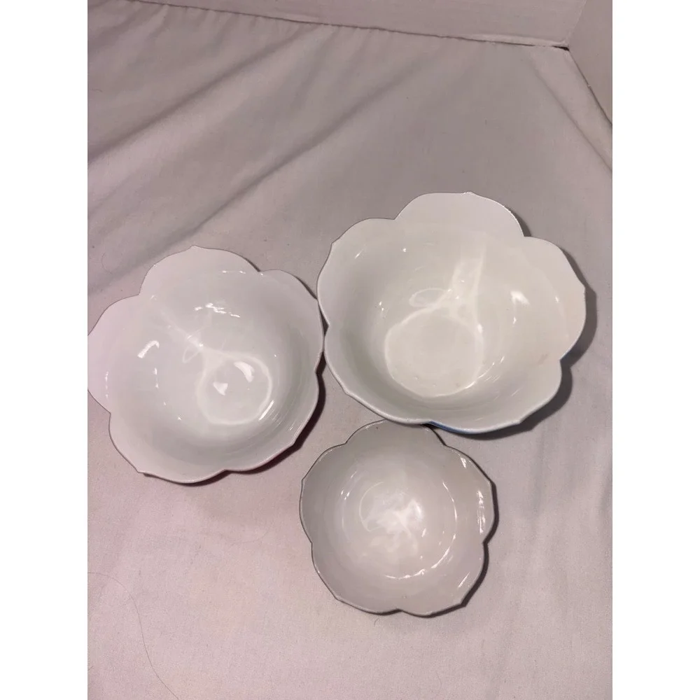 Dining | Japan Ceramic Scalloped Flower Nesting Bowls Red Blue Black ...